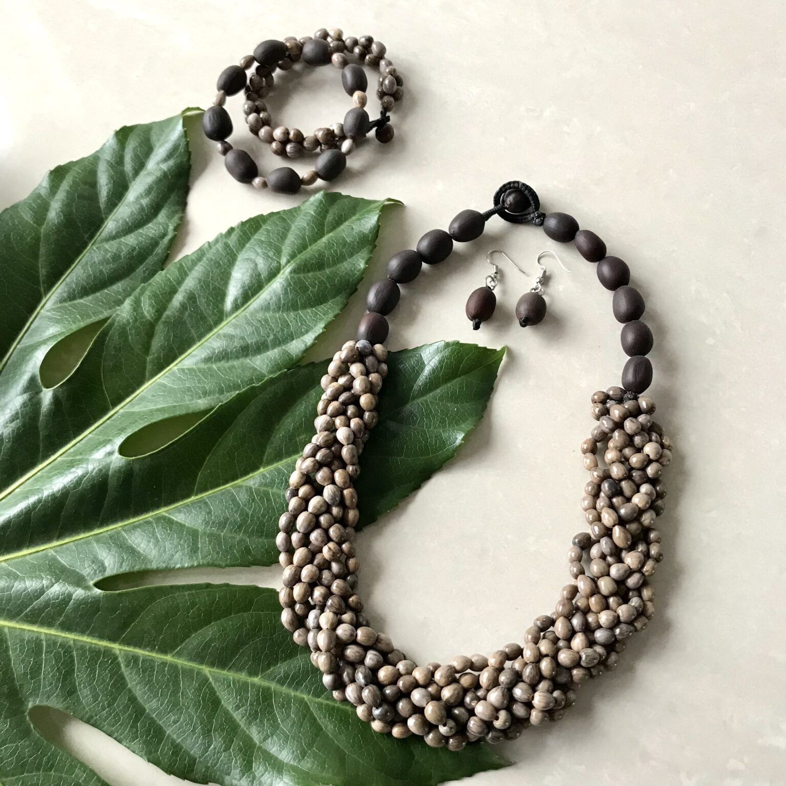 Lotus short kround - Natural seeds necklace | Ethic & chic